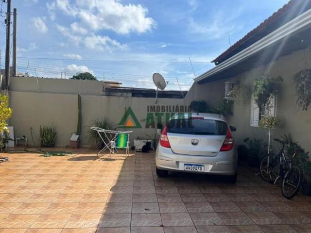 Casa com 03 quartos, sendo 01 suíte na região Leste de Londrina