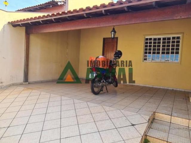 Casa com 03 quartos sendo 01 suíte na região Norte de Londrina