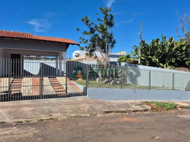 Casa com 03 quartos sendo 01 suíte na região oeste de Londrina