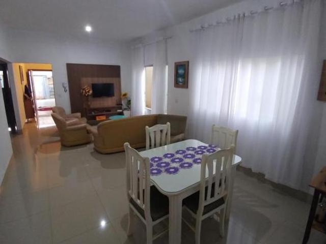 Casa com 03 Quartos, Setor Boa Vista, em Caldas Novas GO
