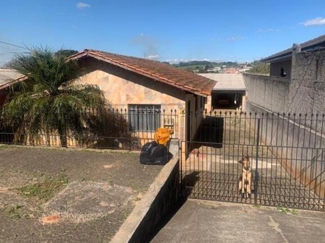 Casa com 03 quartos, terreno com 429 m², Av. Principal no Chapada