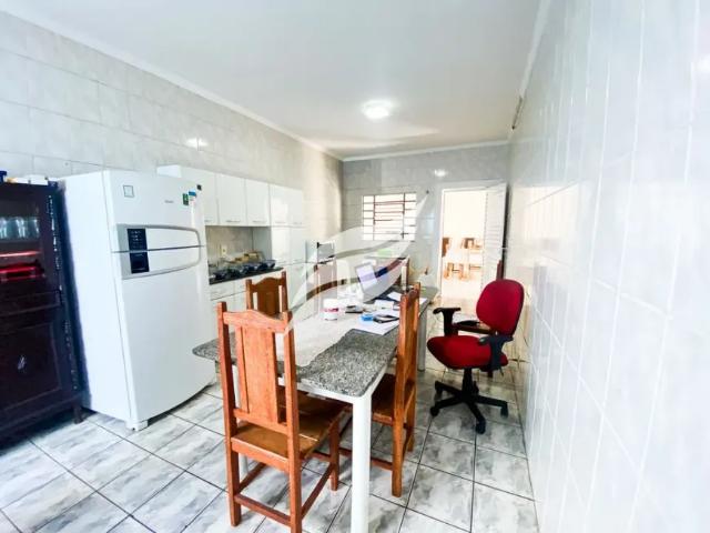 Casa 3 quartos à venda próxima ao Supermercados Rondon Loja 1 em Araçatuba