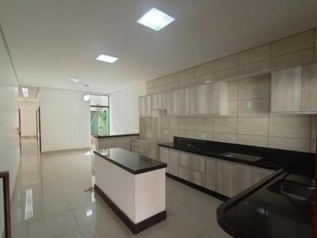 Casa com 03 quartos, 02 suites, laje, piscina, qsc 19 Taguatinga sul DF