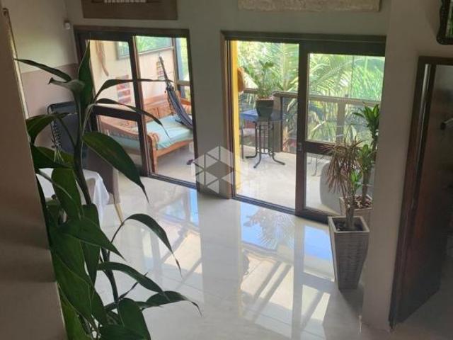 Casa com 03 quartos, 2 Suítes, 4 vagas Teresópolis