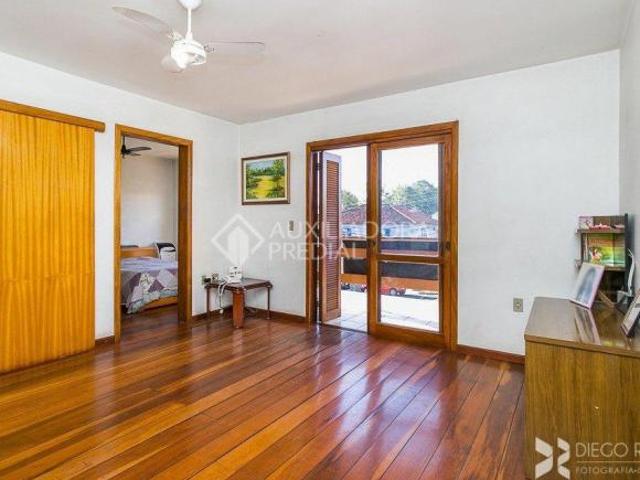 Casa com 03 quartos, 2 vagas com 2 lojas no térreo no bairro Jardim Itu Sabará!