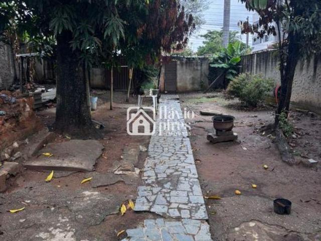 Casa com 03 quartos