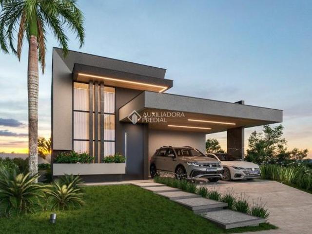 Casa com 03 Suítes