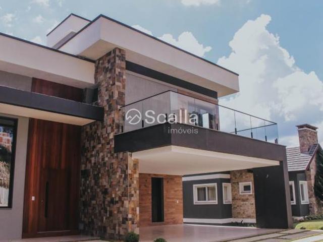CASA COM 03 SUÍTES