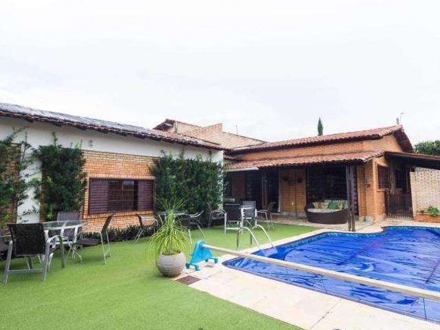 CASA COM 03 SUÍTES, ÁREA DE LAZER COMPLETA, CONDOMÍNIO VIVENDAS SERRANAS