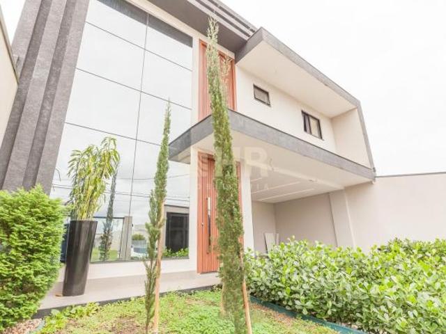 Casa com 03 suítes e 04 vagas de garagem Bairro Pa