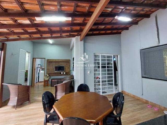 Casa com 03 Suítes e Edícula Independente em Excelente Localização