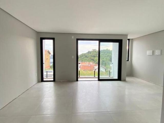 Casa com 03 suítes e excelente pátio!