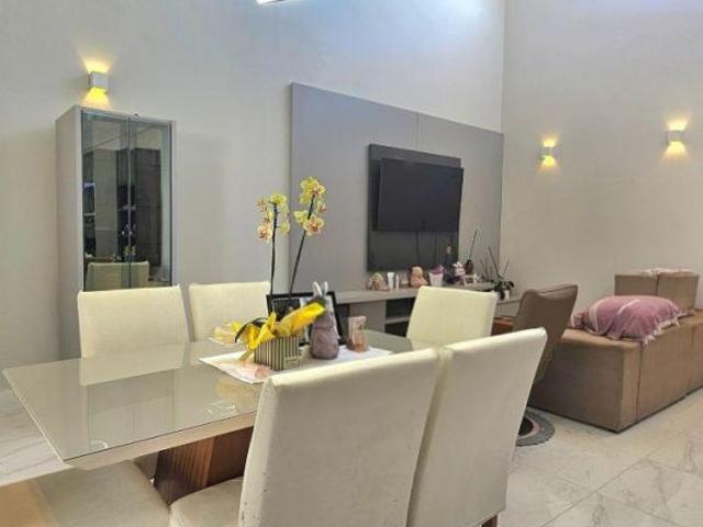 Casa com 03 suites em condomínio em Valinhos SP