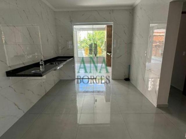 Casa com 03 suítes Leste