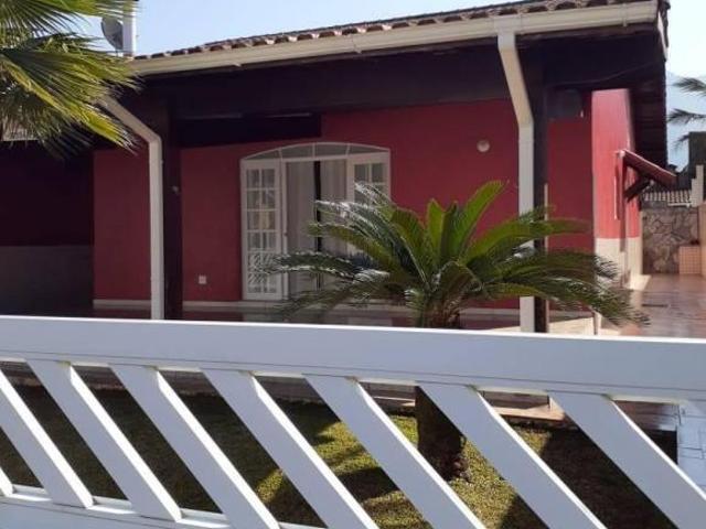 Casa com 03 suítes no condomínio Morada da Praia