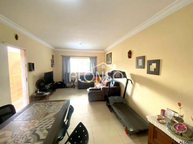 CASA COM 03 SUÍTES NO JD. BONFIGLIOLI !