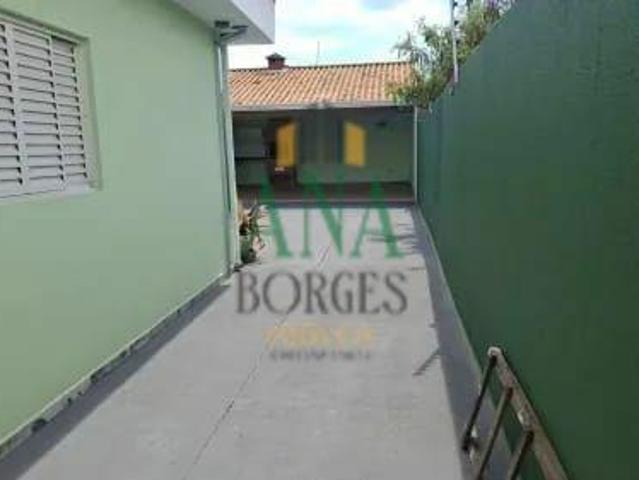 Casa com 03 Suítes na Zona Leste