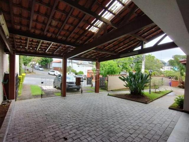 CASA COM 03 SUÍTES, SALÃO DE FESTAS E 06 VAGAS NO RESIDENCIAL JARDIM DA GLÓRIA