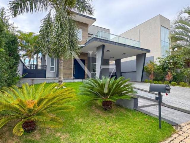 Casa com 03 Suítes, Piscina, Área gourmet em Condomínio Fechado
