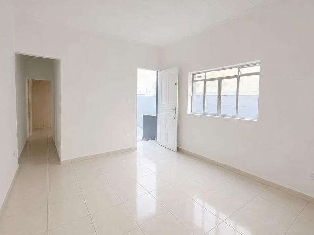 CASA COM 01 DORMITÓRIO NO CANINDÉ