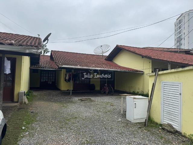 Casa com 01 dormitório no Santa Terezinha