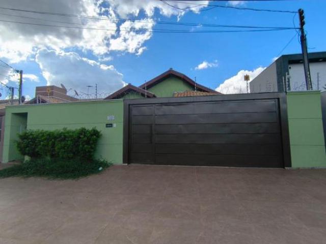 Casa com 01 suíte e piscina no caranda bosque 2