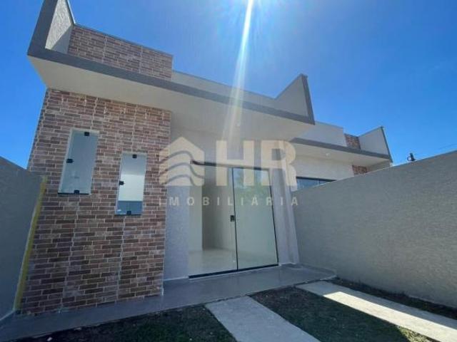 Casa com 02 domitórios sendo 01 suíte e 01 vaga de