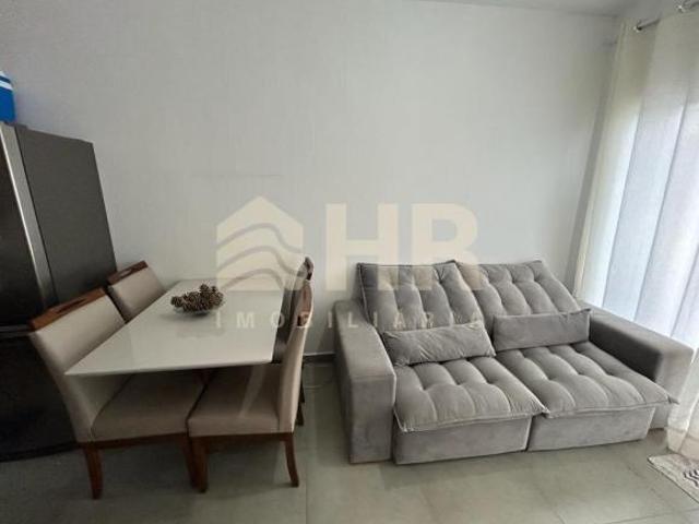 Casa com 02 domritórios e 01 vaga de garagem Balne