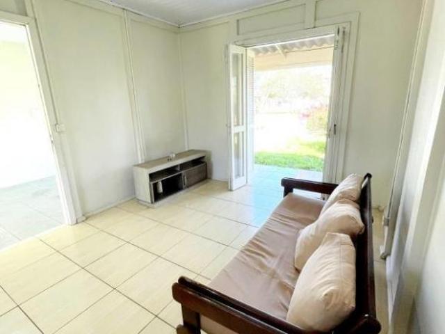 Casa com 02 dormitórios