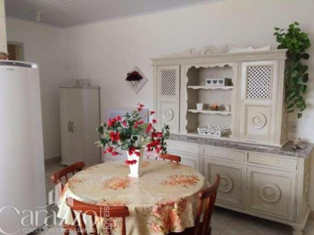 Casa com 02 dormitórios