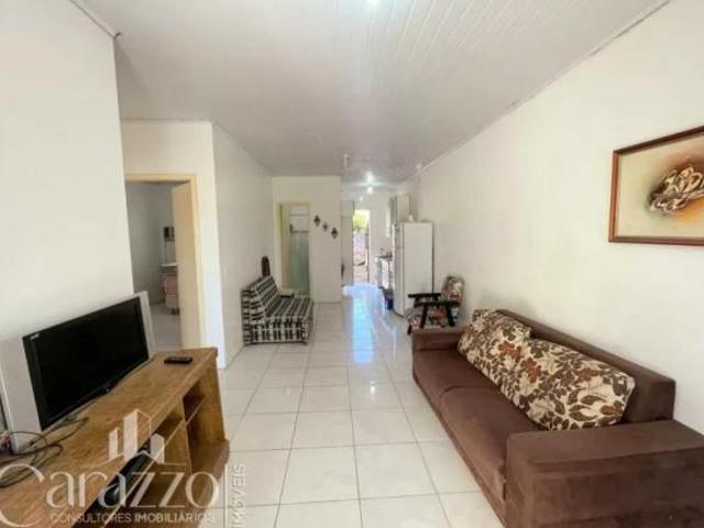 Casa com 02 dormitórios