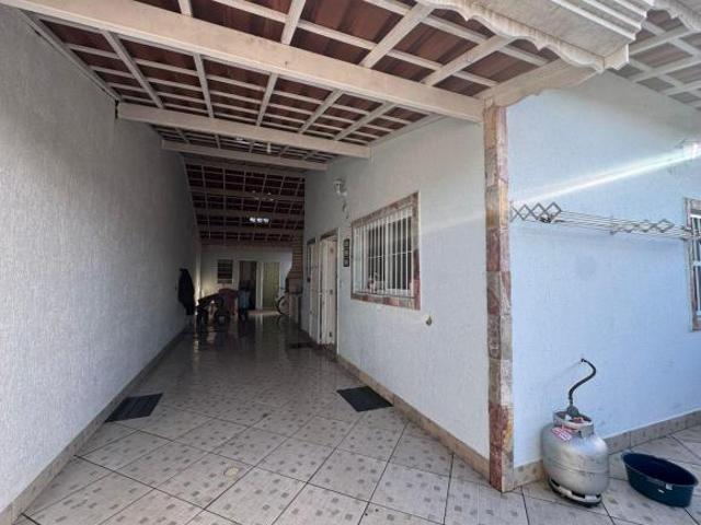 Casa com 02 dormitórios a venda na praia de Peruibe