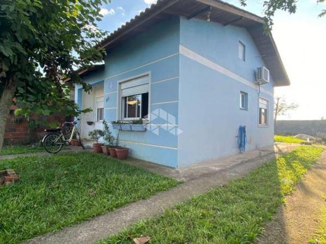 Casa com 02 dormitórios à venda no bairro Camobi, em Santa Maria