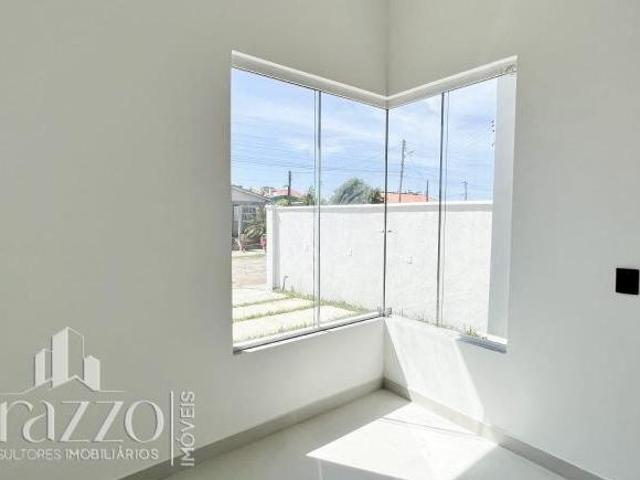 Casa com 02 dormitórios ao lado da Av. Protásio Alves