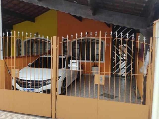 Casa com 02 dormitórios com PISCINA, á 100 metros da praia!