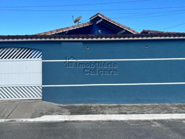 Casa com 02 dormitórios, COM PISCINA e CHURRASQUEIRA no Flórida!