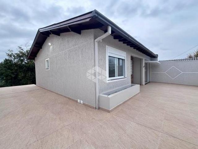 Casa com 02 dormitórios e amplo quintal a poucos minutos do Centro