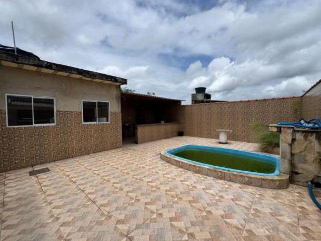 Casa com 02 dormitórios e piscina para Venda, Itanhaém / SP