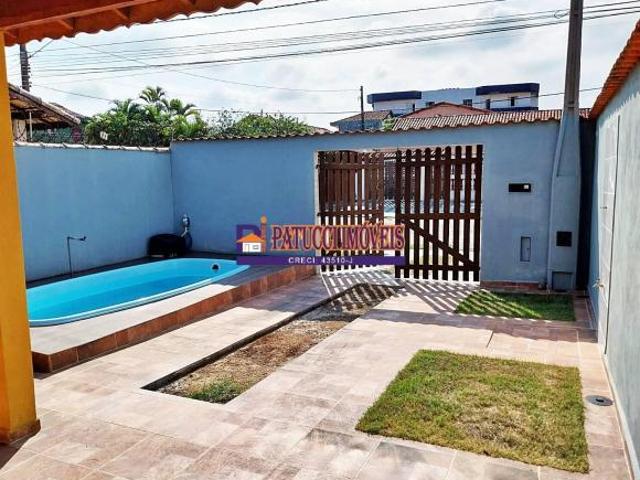 Casa com 02 Dormitórios e Piscina Próximo ao Mar!