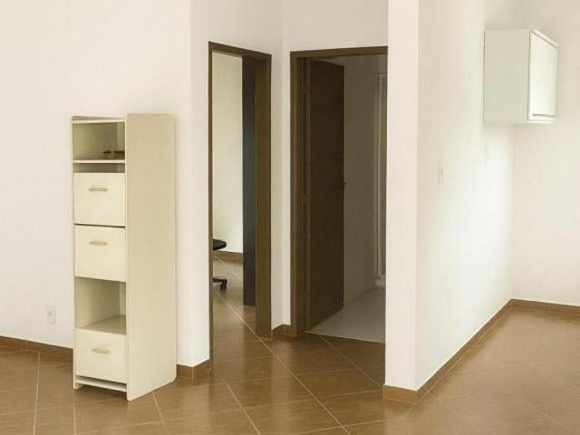 Casa com 02 dormitórios e 01 vaga no Bairro Jardim Vila Nova