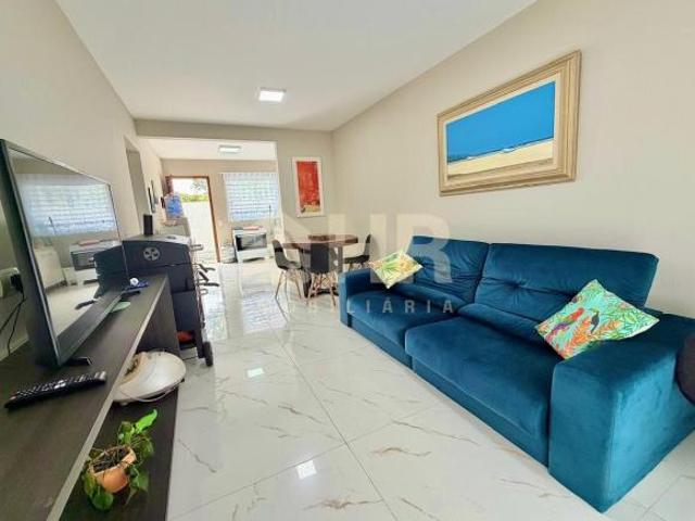 Casa com 02 dormitórios e 02 vagas de garagem Baln