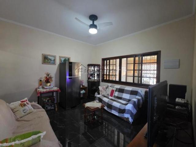 Casa com 02 dormitórios, no Bairro Caiçara, á 400 metros da praia!