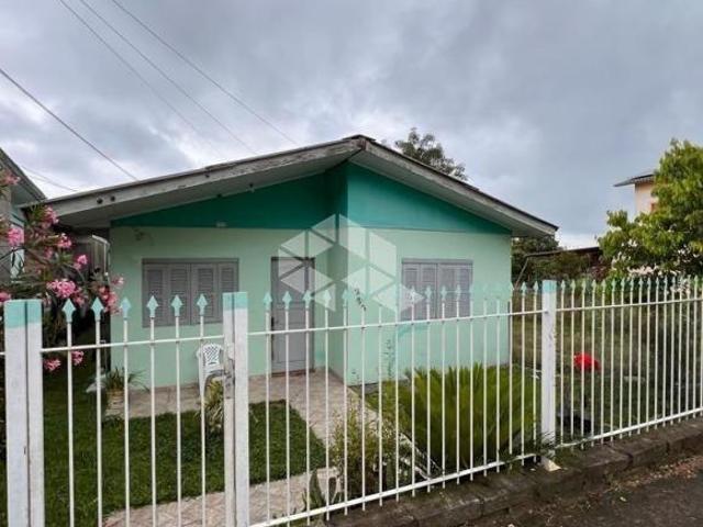 Casa com 02 dormitórios no Bairro Alvorada em Farroupilha