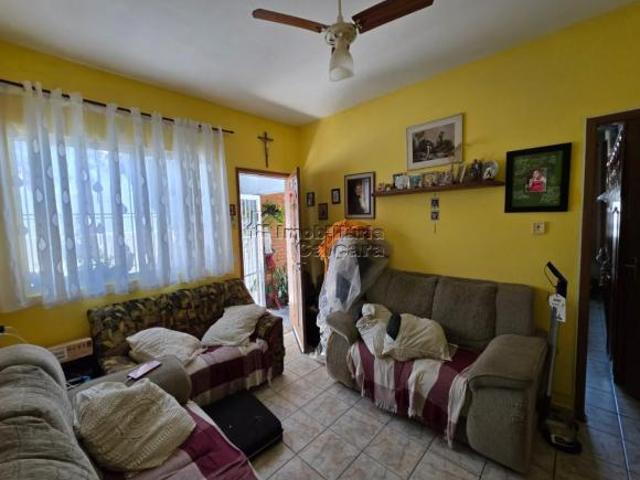 Casa com 02 dormitórios, no Caiçara á 200 metros da praia