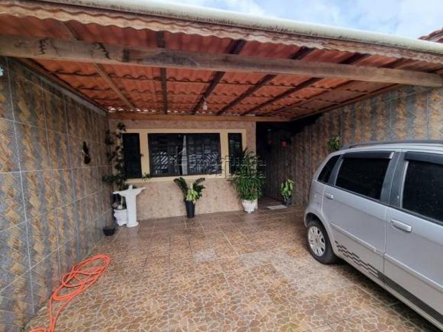 Casa com 02 dormitórios no centro do Caiçara!
