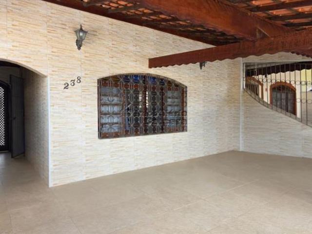 Casa com 02 dormitórios, no Jardim Imperador á 200 metros da praia!