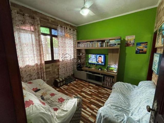 Casa com 02 dormitórios, no Jardim Imperador á 500 metros da praia!