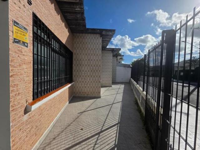 Casa com 02 dormitórios, no Jardim Real á 200 metros da praia!
