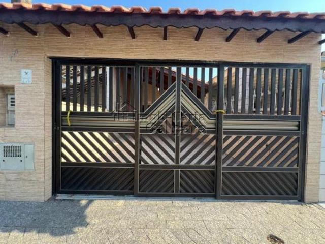 Casa com 02 dormitórios no Solemar, á 300 metros da praia!