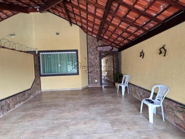 Casa com 02 dormitórios, sendo 01 suíte, á 300 metros da praia, sem nada para fazer !